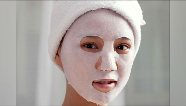 Setelah Pakai Sheet Mask Jangan Langsung Dibuang, Ini Manfaatnya | tempo.co