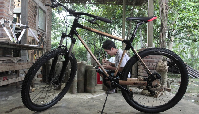 Proses Produksi Pembuatan Sepeda Bambu Spedagi | tempo.co