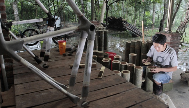 Proses Produksi Pembuatan Sepeda Bambu Spedagi | tempo.co