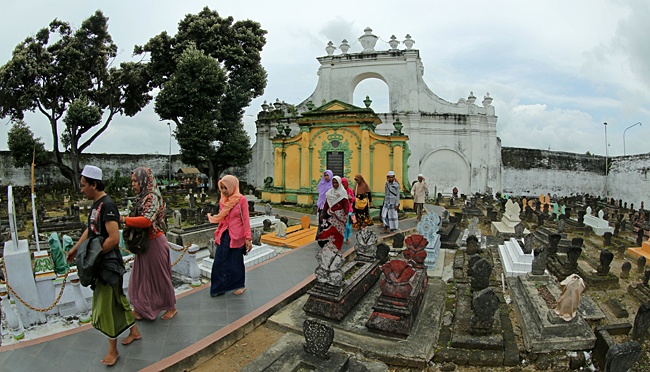 Asta Tinggi Makamnya Raja-Raja Sumenep | tempo.co