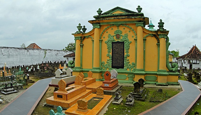 Asta Tinggi Makamnya Raja-Raja Sumenep | tempo.co