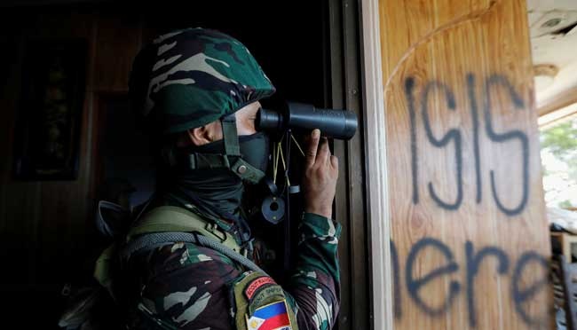 Tentara Filipina Bertempur dengan Militan Maute di Marawi | tempo.co