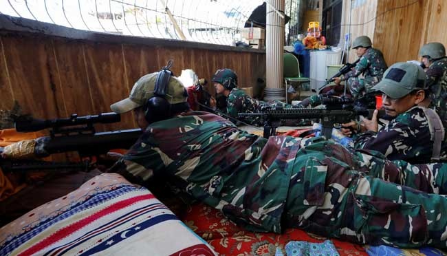 Tentara Filipina Bertempur dengan Militan Maute di Marawi | tempo.co