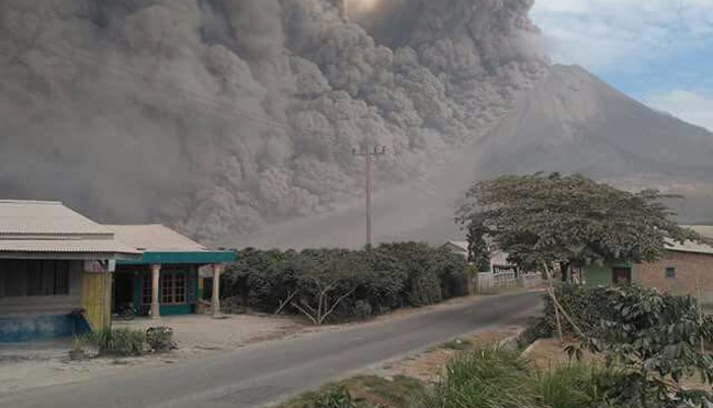 Kronologi Erupsi Sinabung dari Pos Pengamatan Gunung Sinabung | tempo.co