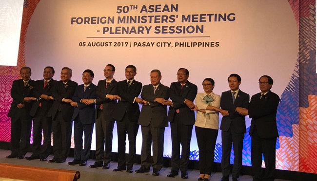 Peringati 50 Tahun ASEAN, Filipina Gelar Parade Khusus | tempo.co