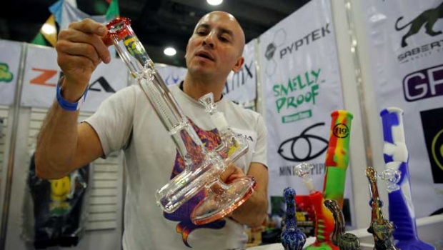 Aneka Alat Hisap Ganja yang Dijual dalam Acara ExpoWeed - foto Tempo.co