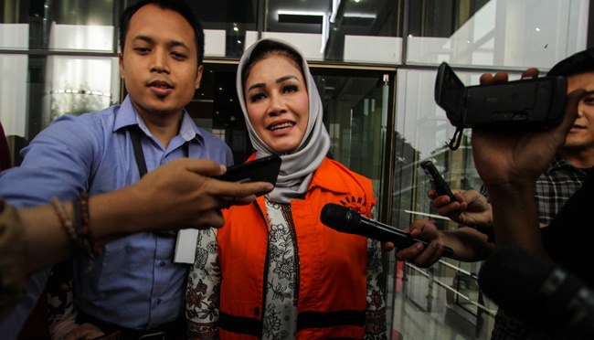 Gaya Wali Kota Tegal Siti Masitha dalam Pemeriksaan Perdana | tempo.co