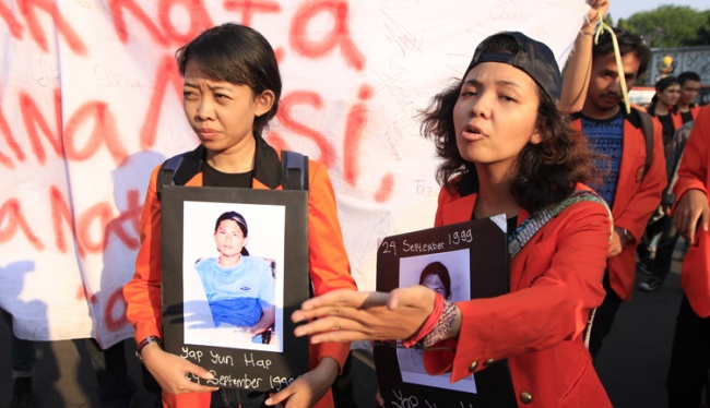 Mahasiswa Geruduk Istana Peringati 19 Tahun Tragedi Semanggi 1998 ...