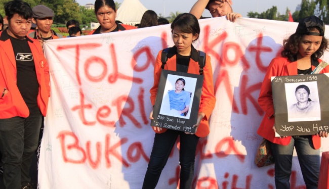 Mahasiswa Geruduk Istana Peringati 19 Tahun Tragedi Semanggi 1998 ...