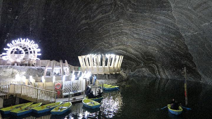 Indahnya Taman Hiburan di Tambang Garam Bawah Tanah | tempo.co