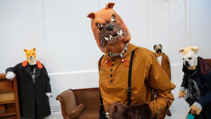 Nyentrik, Desainer Ini Gunakan Topeng Anjing Pada Modelnya | tempo.co