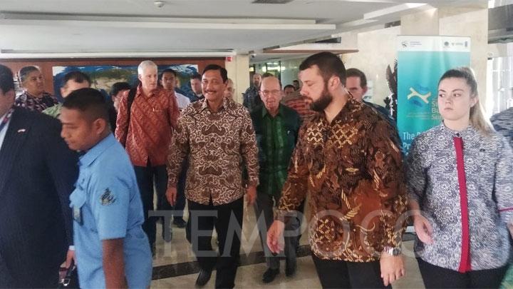 Luhut Asks German Firm to Invest in Indonesian Electric Cars - News En ...