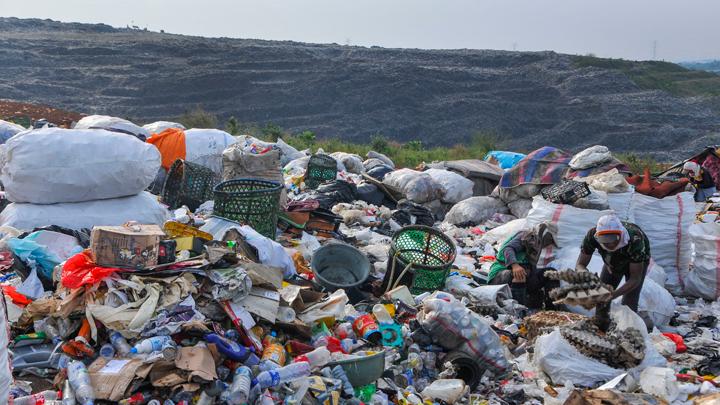 Bantargebang Residents Demand Higher Compensation for Garbage Smell ...