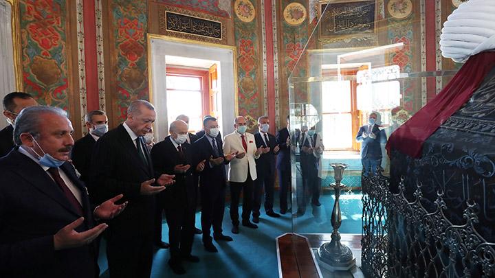 Erdogan Joins Thousands to Pray for First Time at Hagia Sophia - foto ...