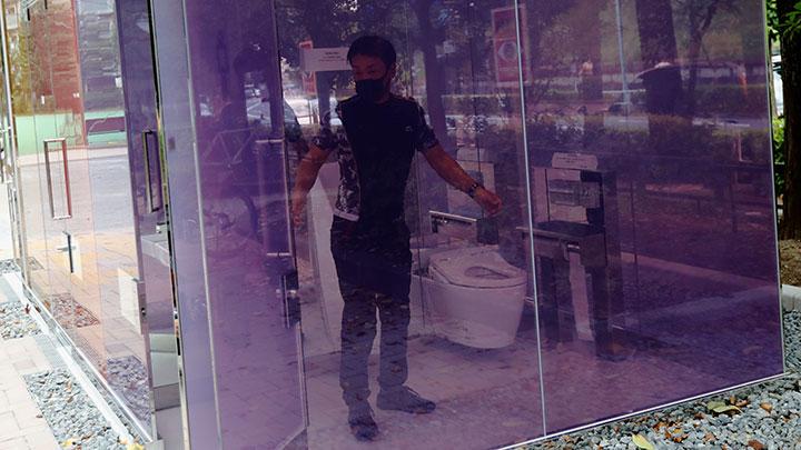 Tokyo's New See Through Toilets Aim to Enhance Public Spaces - foto En ...