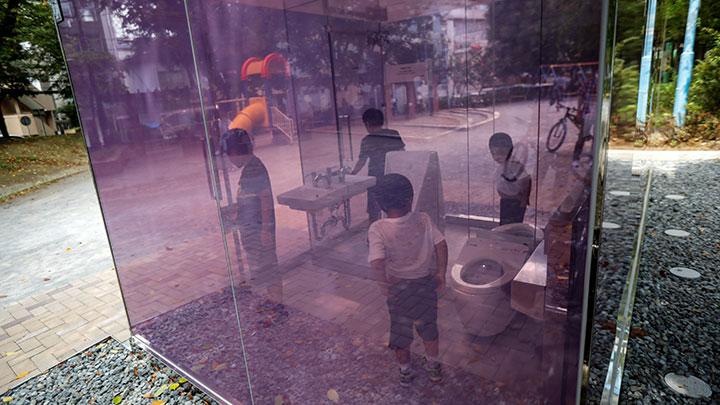 Tokyo's New See Through Toilets Aim to Enhance Public Spaces - foto En ...