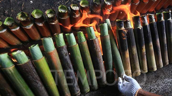 Intip Proses Pembuatan Lemang, Makanan Khas Ramadan | tempo.co