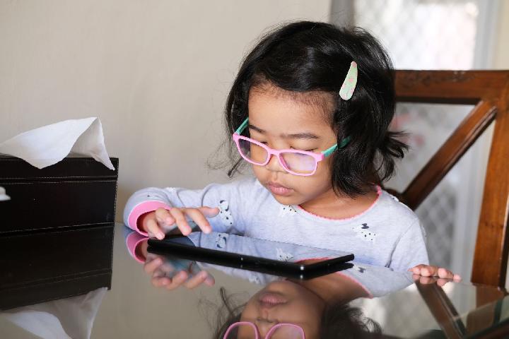 Ketahui Waktu Ideal Screen Time untuk Anak Usia 5 Tahun - Cantika.com