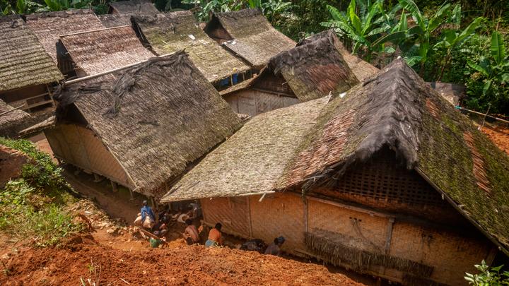 Baduy Tribe People Request Internet Blank Spot in Their Area - Sci En ...