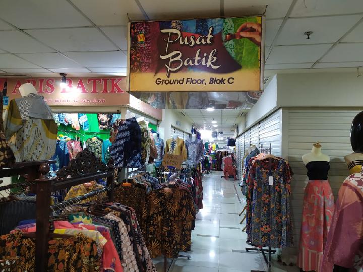 Hari Batik Nasional, Pusat Batik Blok M Square yang Semakin Hening ...