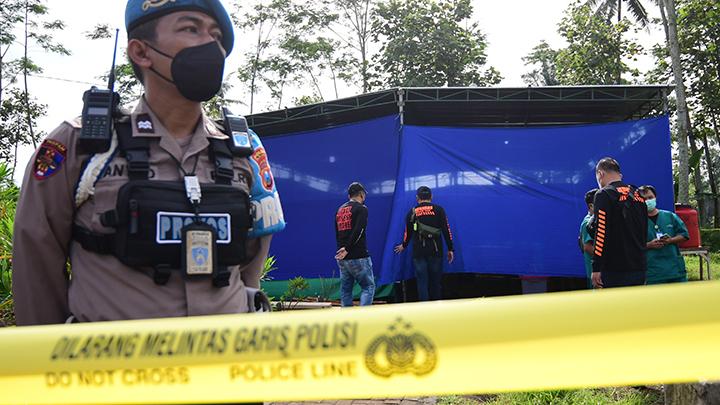 Autopsy Conducted on Two Siblings Killed in Kanjuruhan Stadium Crush ...