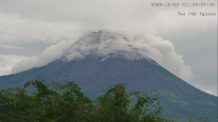 Mount Merapi Emits Hot Clouds Today, the First in December - En.tempo.co