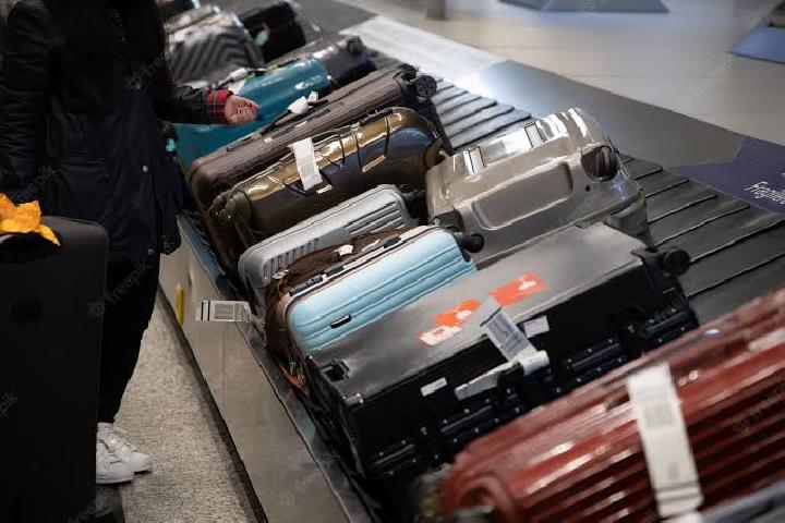 5 Tips for Getting Your Luggage First at the Baggage Claim - Life ...