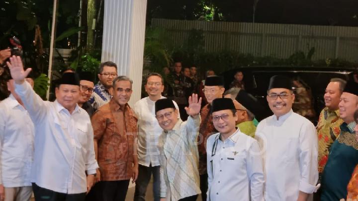 Ditanya Soal Cawapres dari KKIR, Prabowo Joget di Hadapan Muhaimin ...