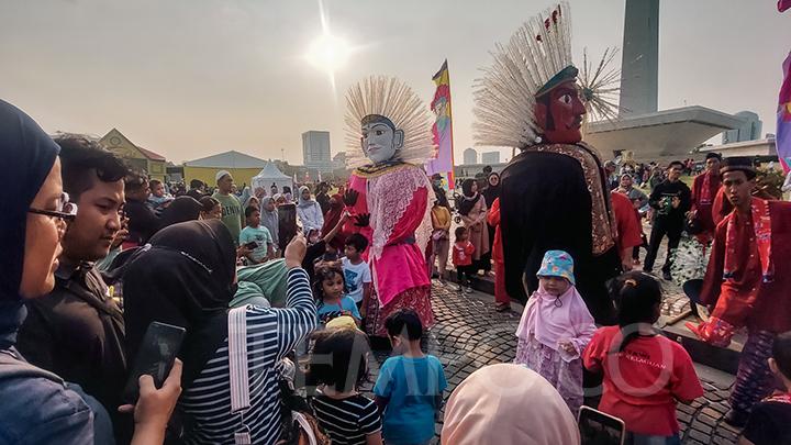 Lebaran Betawi 2023 Festival Starts Today; People Flock Monas Area ...