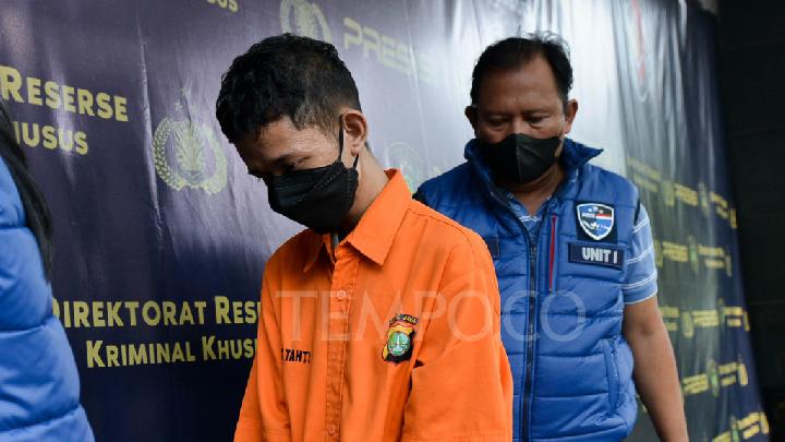 Police Question Coldplay Promoter in Ticket Scam Case - News En.tempo.co