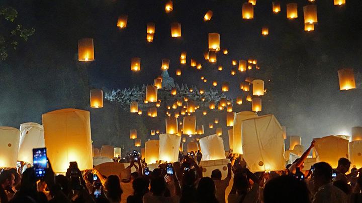 2 Hari Lagi, Ini Rangkaian Perayaan Waisak 2024 di Candi Borobudur - Cantika.com