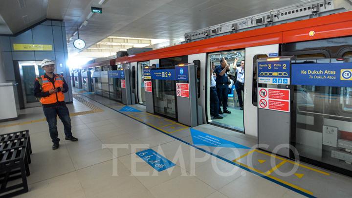 LRT Jabodebek Suddenly Stops During Trip on 1st Day Public Trial - News ...