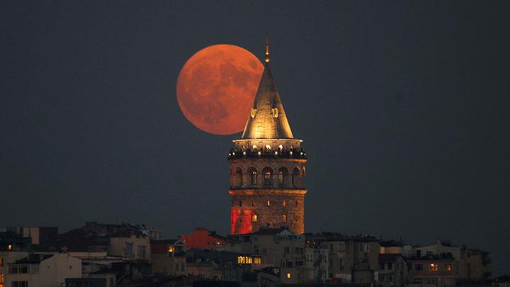 Super Blue Moon Lights Up Sky Around The World - foto En.tempo.co