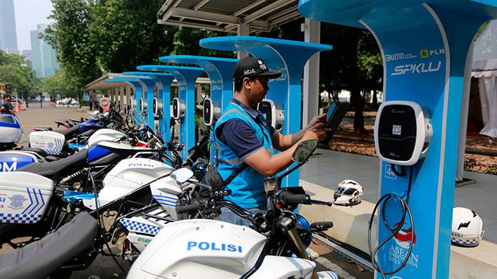 PLN Installs 624 EV Charging Stations to Anticipate Year-End Holidays - News En.tempo.co