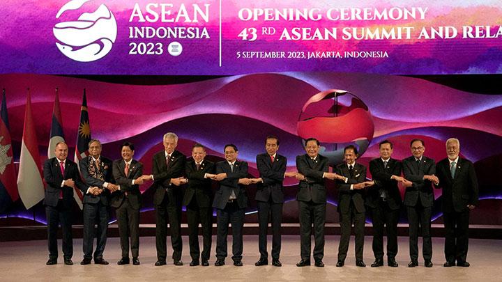 Jokowi at ASEAN Summit Gala Dinner: 'Let's Celebrate Our Togetherness ...