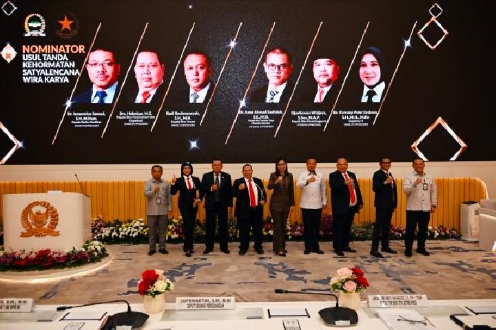 Enam Pejabat Setjen DPR RI Jalani Proses Verifikasi Penerima ...