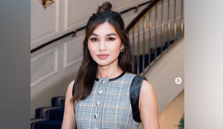 Rahasia Tampil Minimalis dan Effortless ala Gemma Chan, Terinspirasi Desainer Vivienne Westwood ...