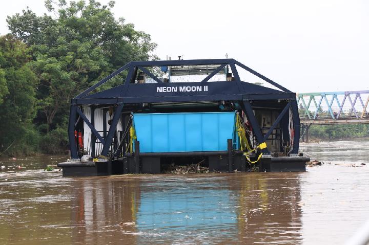 Coldplay's River Cleanup Neon Moon II Arrives in Tangerang - News En ...