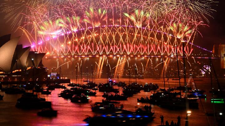 10 Best New Year Fireworks in the World, Featuring Australia's Sydney ...