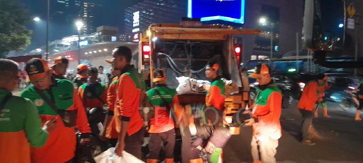 Jakarta Prepares 2,100 Sanitation Officers to Handle 2025 New Year's ...