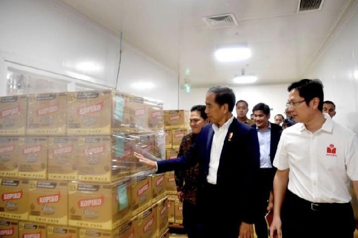 Jokowi Visits Kopiko's Coffee Factory in the Philippines - ASEAN En ...