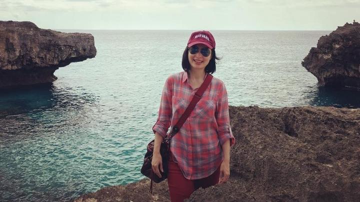 Ragam Gaya Kasual Retno Pinasti, Moderator Debat Cawapres 2024 Malam ...