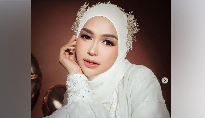 Gaya Makeup Korean Look Ria Ricis, Lipstik Ombre dan Blush On Warna ...
