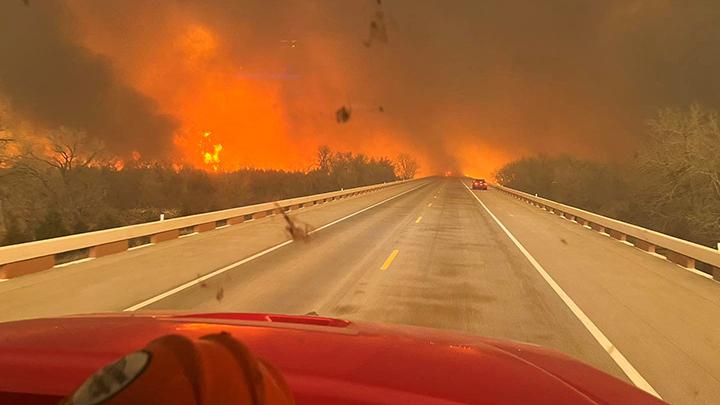 Kebakaran Hutan Di Texas Semakin Meluas Foto