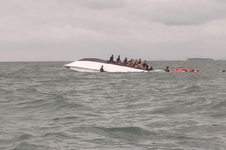 Parikudus Boat Capsizes in Jakarta's Thousand Islands Waters, One ...