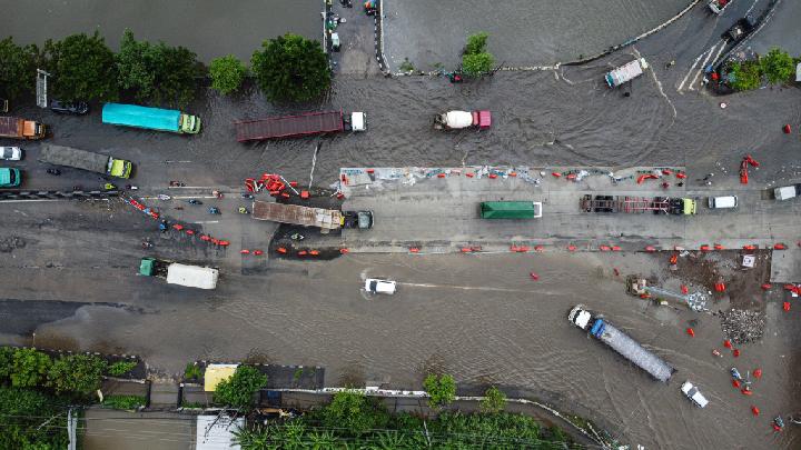 Most of Semarang Flooded After Extreme Rainfall - News En.tempo.co