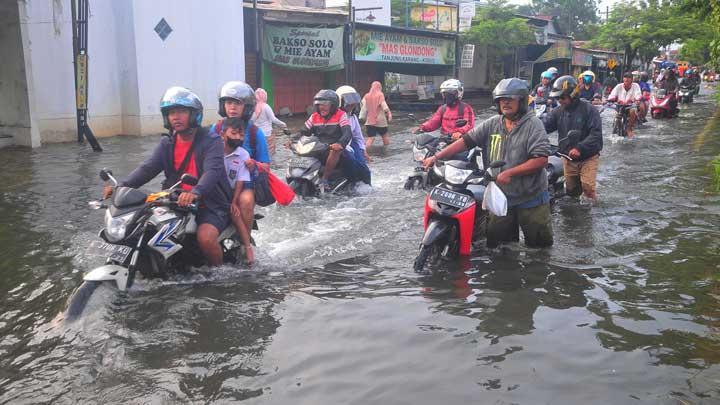 Seven Died During Flooding in Central Java's Kudus Regency - News En ...