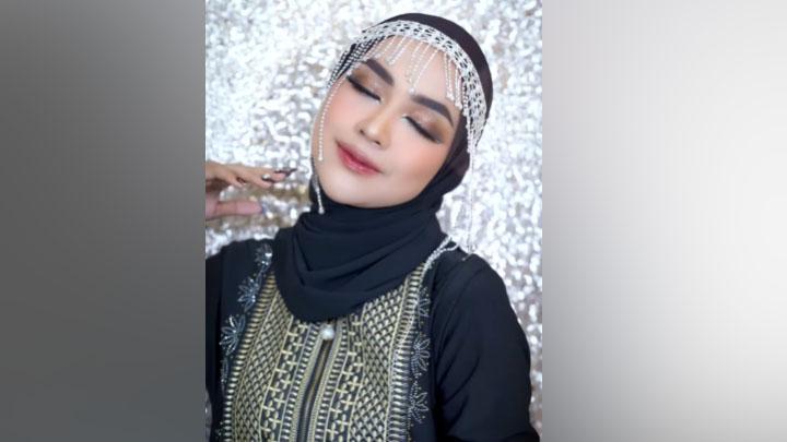 Gaya Fashion Ria Ricis Mengenakan Baju Hitam, dari Blus hingga Gaun ...