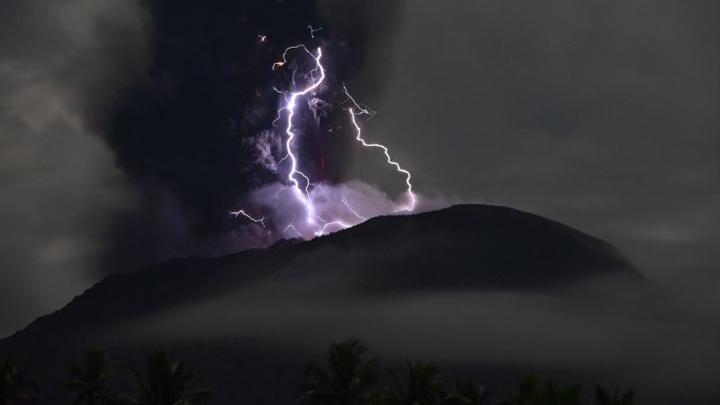 Mount Ibu Eruption: Indonesian Authorities Release Aviation Warning ...