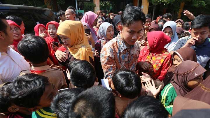 Gibran Rakabuming Raka Kunjungi Khofifah-Emil Menjelang Pilkada 2024 ... Gibran Rakabuming Raka Kunjungi Khofifah-Emil Menjelang Pilkada 2024 ...